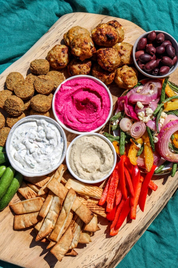 Easy Greek Appetizer Platter (Mediterranean Mezze Spread) - Grilled ...