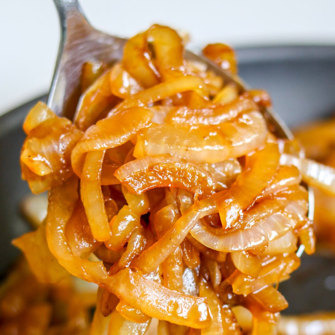 How to Make Quick Caramelized Onions (Easy & Fast Recipe) - Grilled ...